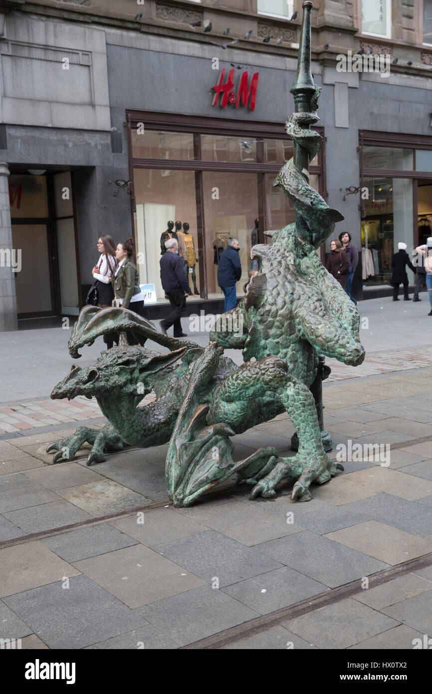 The Dundee dragon statue Stock Photo - Alamy
