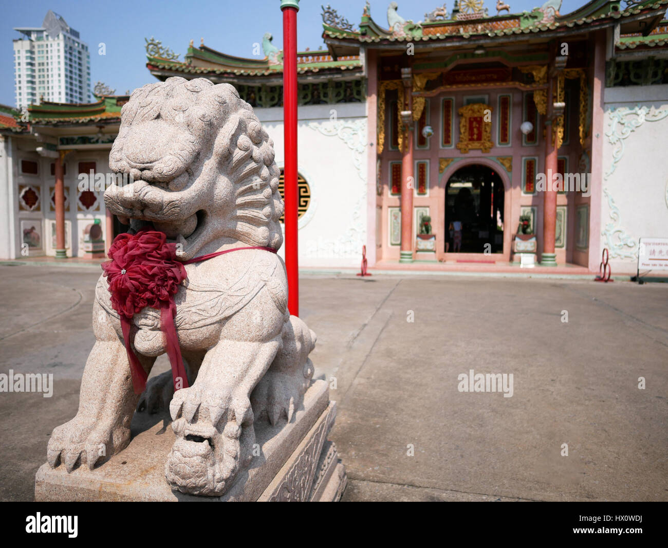 Guardian lion statue in front of Chinese temple Stock Photo - Alamy
