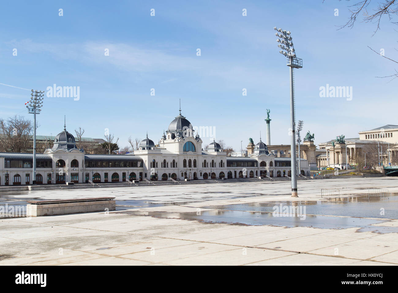 Empty ice rink hi-res stock photography and images - Alamy