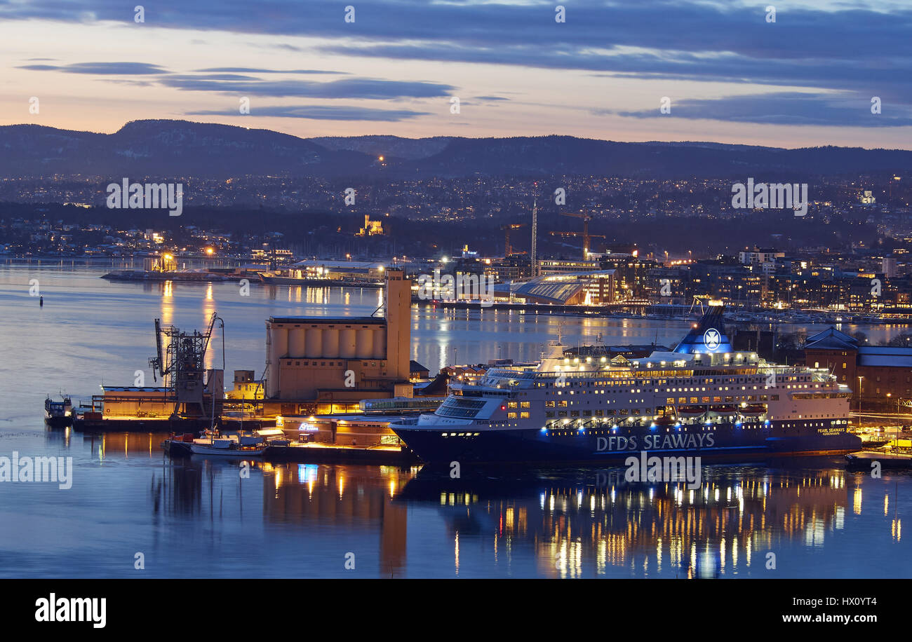 Night cityscape over the harbour area of the Norwegian capital Oslo ...
