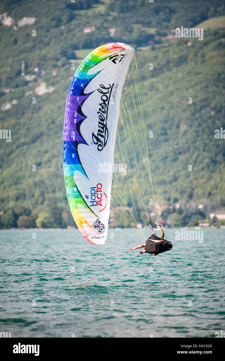 Paragliding trick hi-res stock photography and images - Alamy