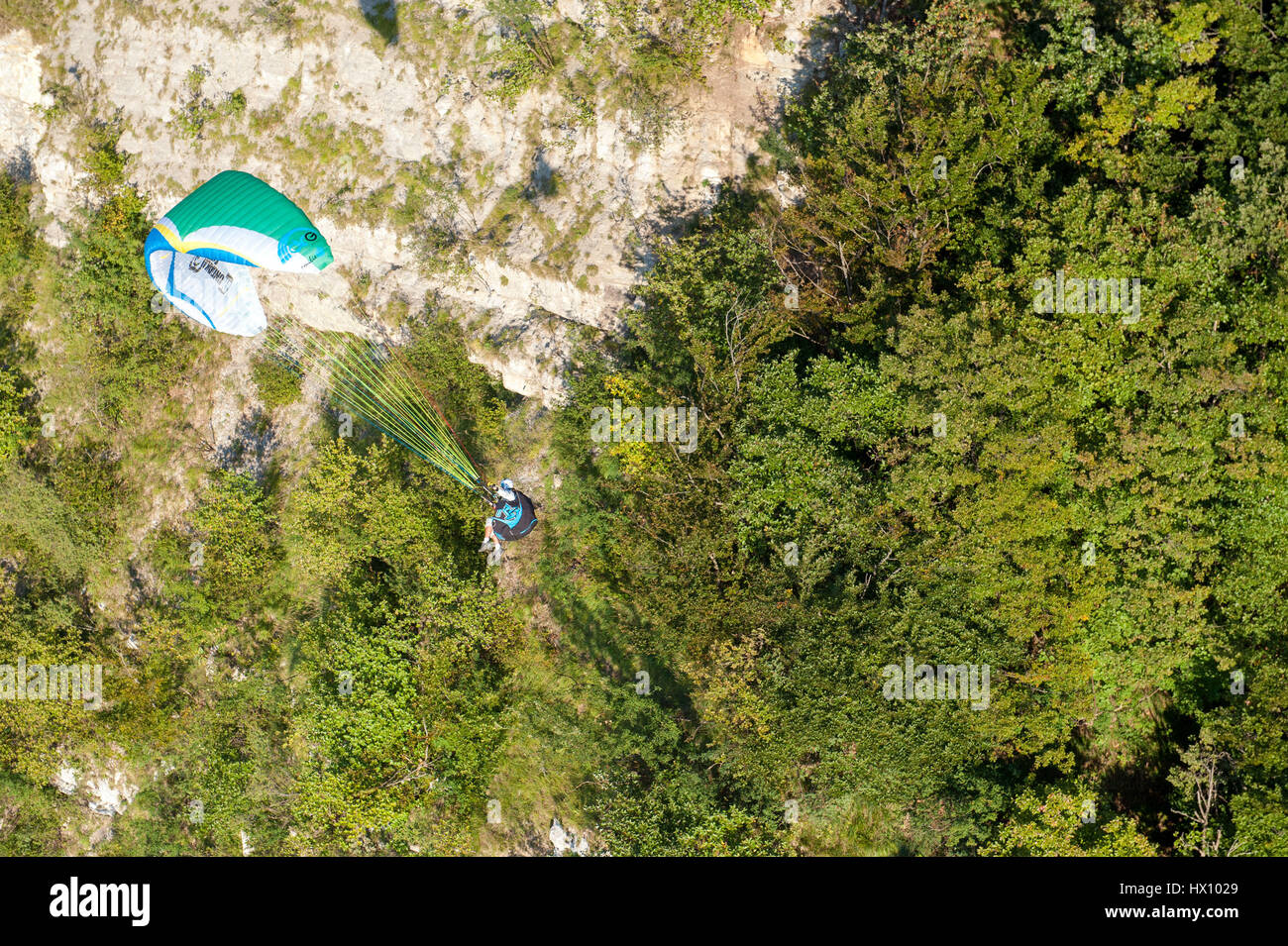 Acro paragliding hi-res stock photography and images - Alamy