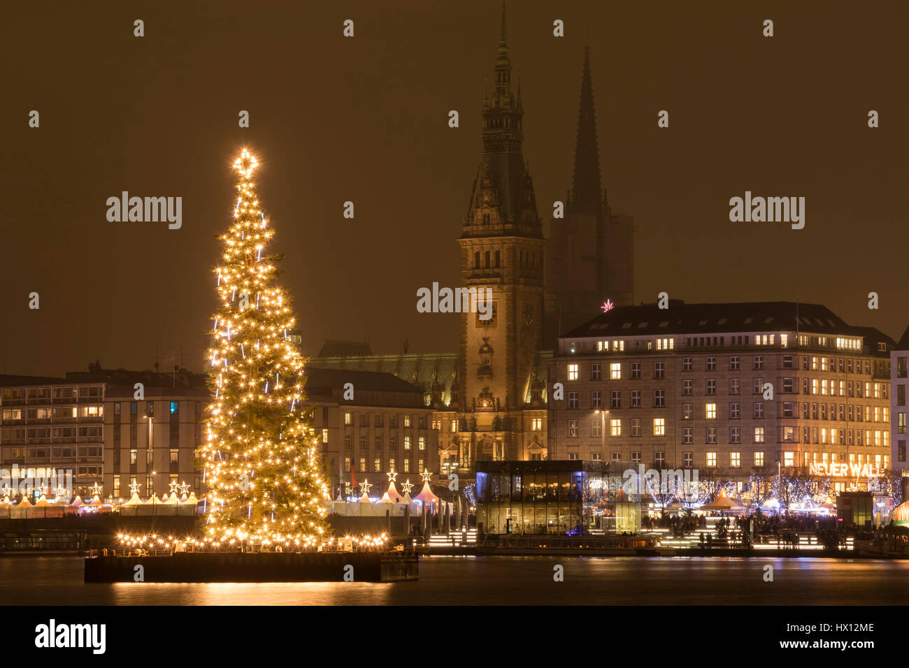 Jungfernstieg and alster pavilion hi-res stock photography and images ...