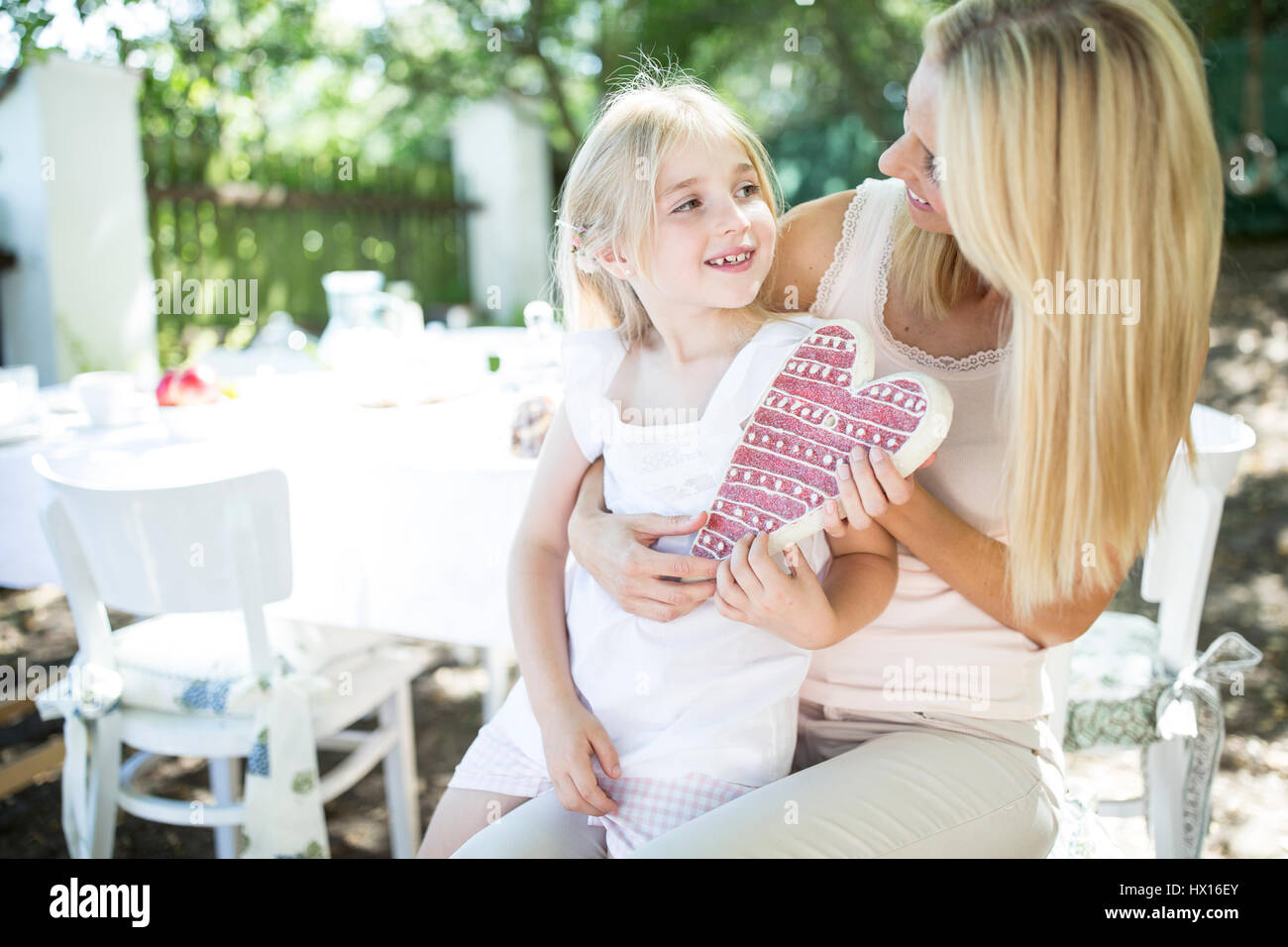 Happy mother receiving heart form her daughter Stock Photo - Alamy