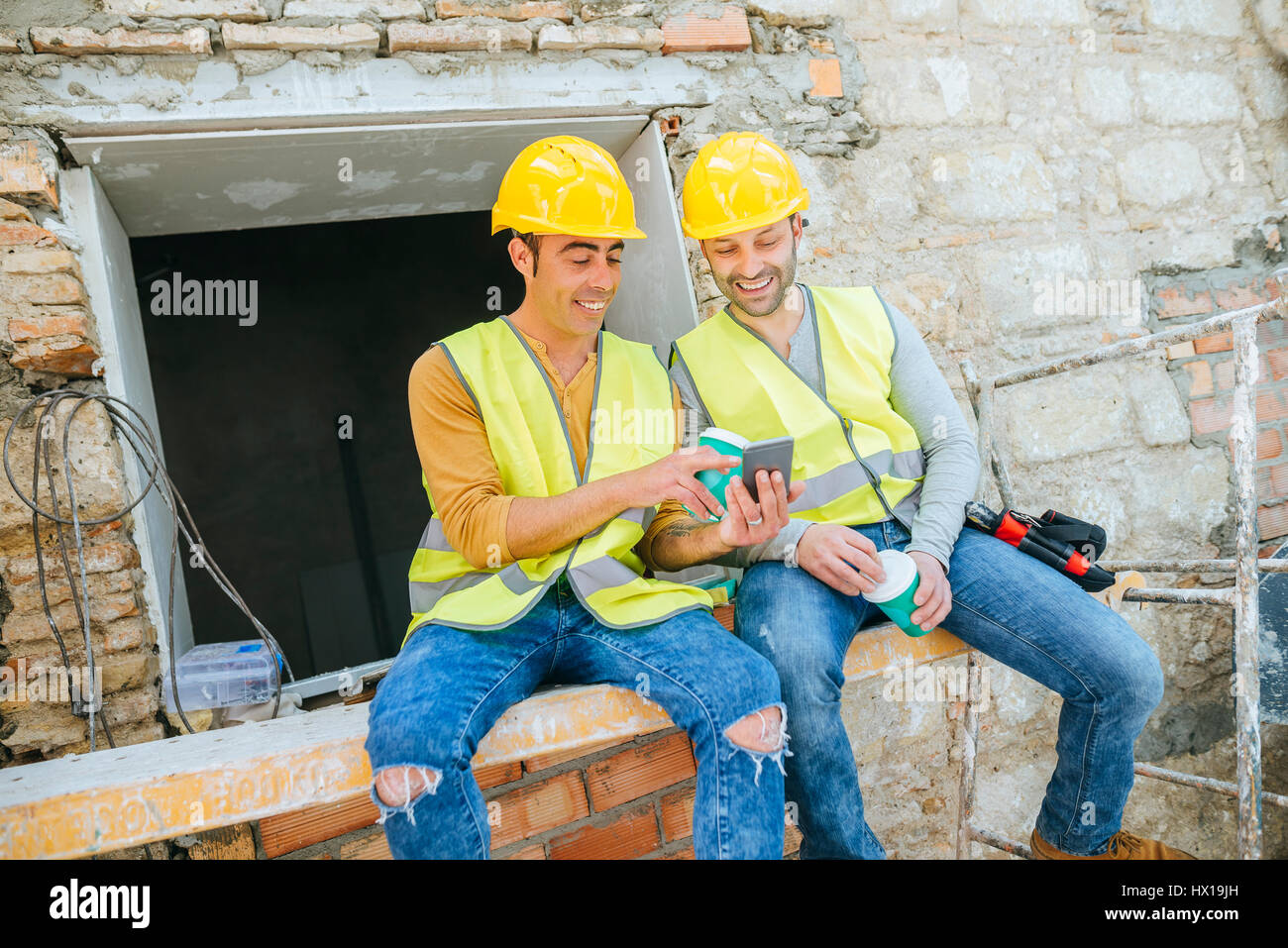 Construction workers break time hi-res stock photography and images - Alamy