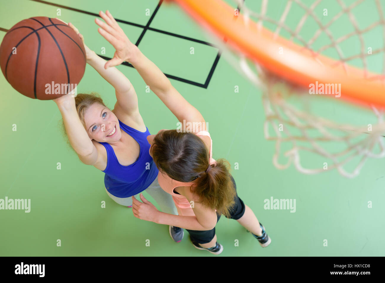 Happy women basketball team hi-res stock photography and images - Alamy