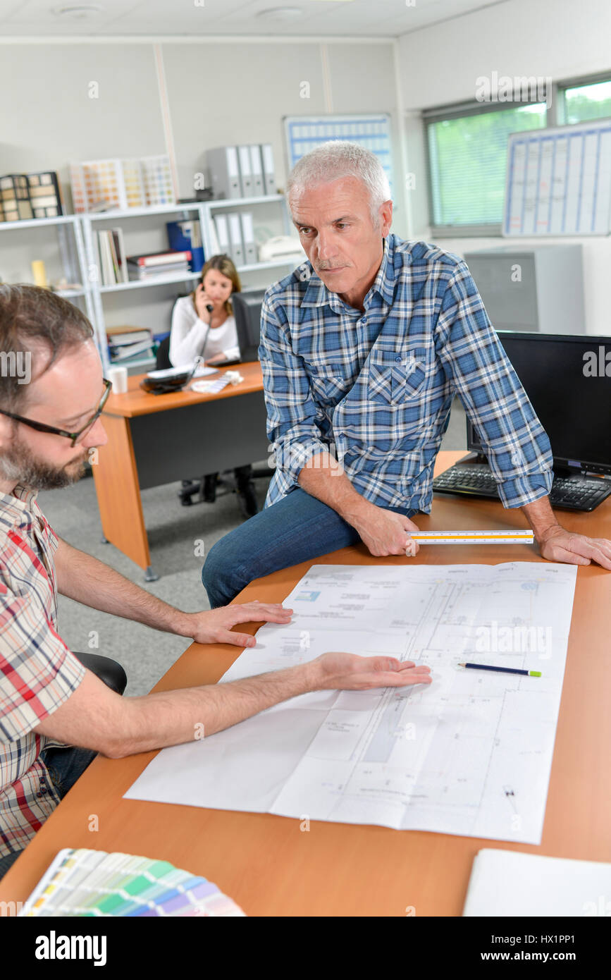 Employee explaining a document to his boss Stock Photo - Alamy