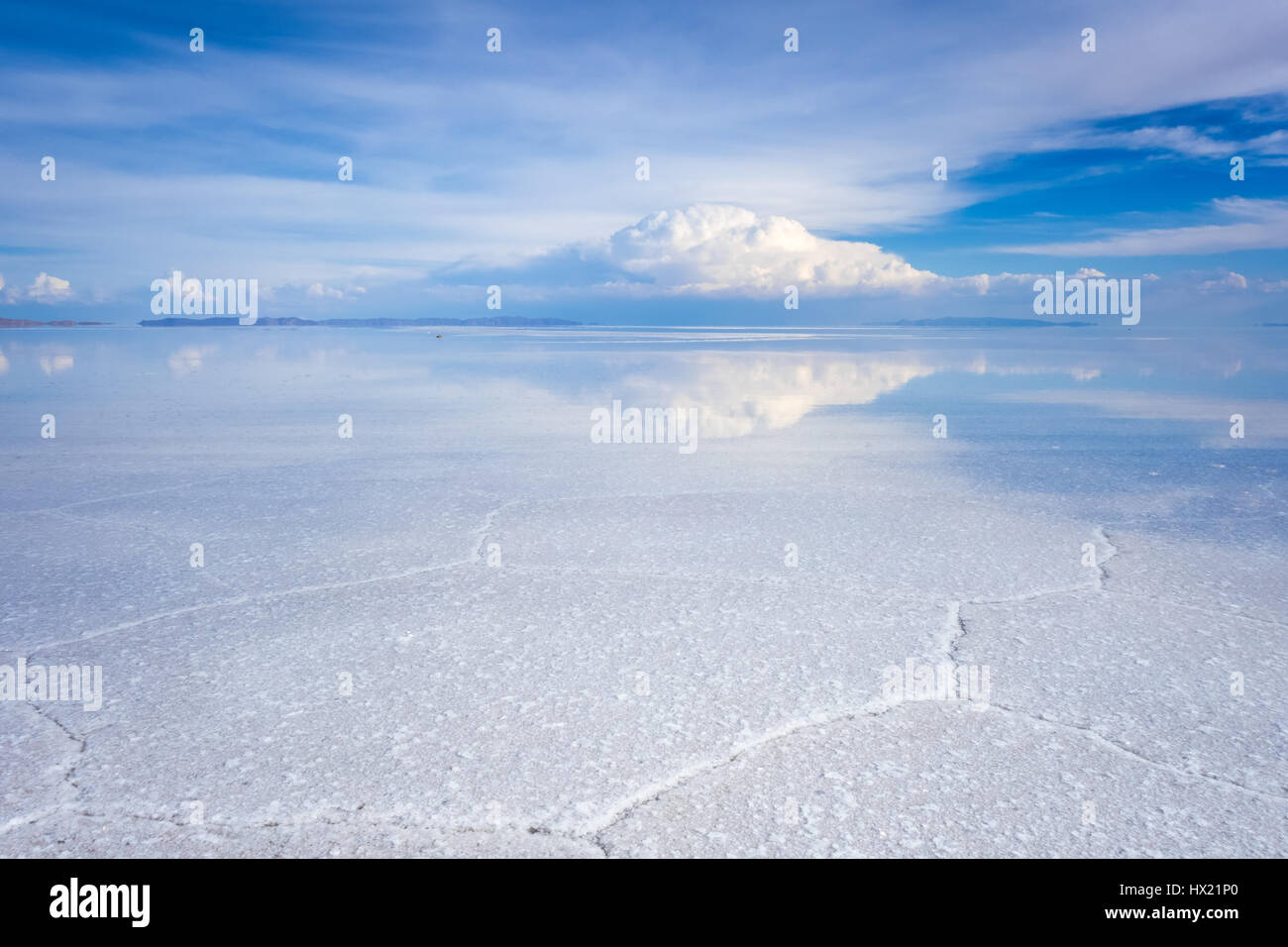 Salar de Uyuni salt white flats desert, Andes Altiplano, Bolivia Stock ...
