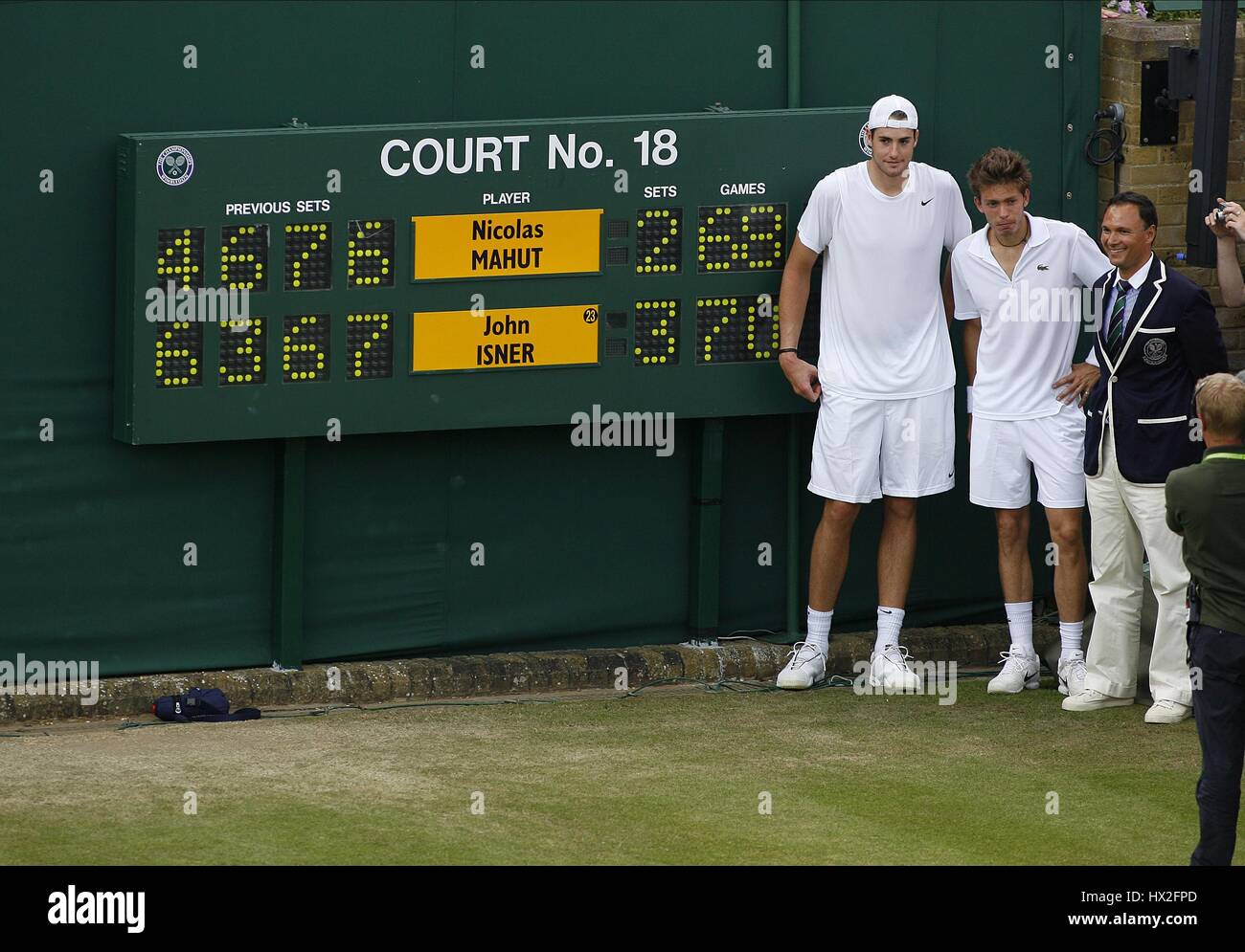 Nicolas mahut v john isner hi-res stock photography and images - Alamy