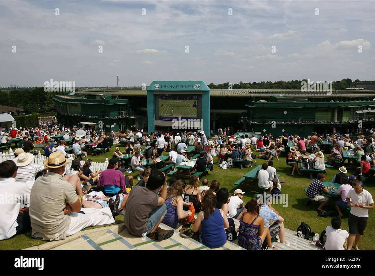 FANS ON HENMAN HILL WIMBLEDON 2010 WIMBLEDON 2010 WIMBLEDON LONDON ...