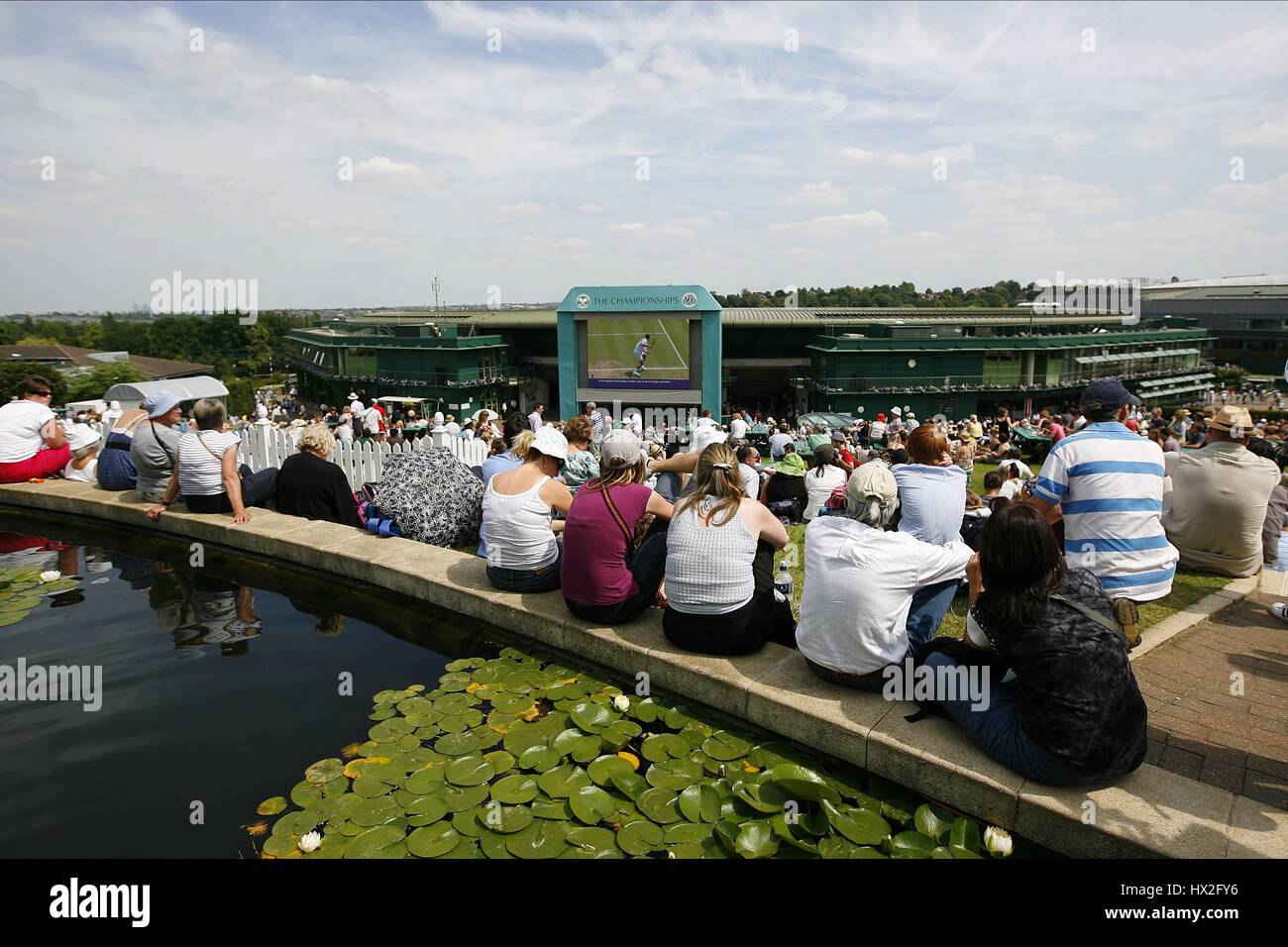 FANS ON HENMAN HILL WIMBLEDON 2010 WIMBLEDON 2010 WIMBLEDON LONDON ...
