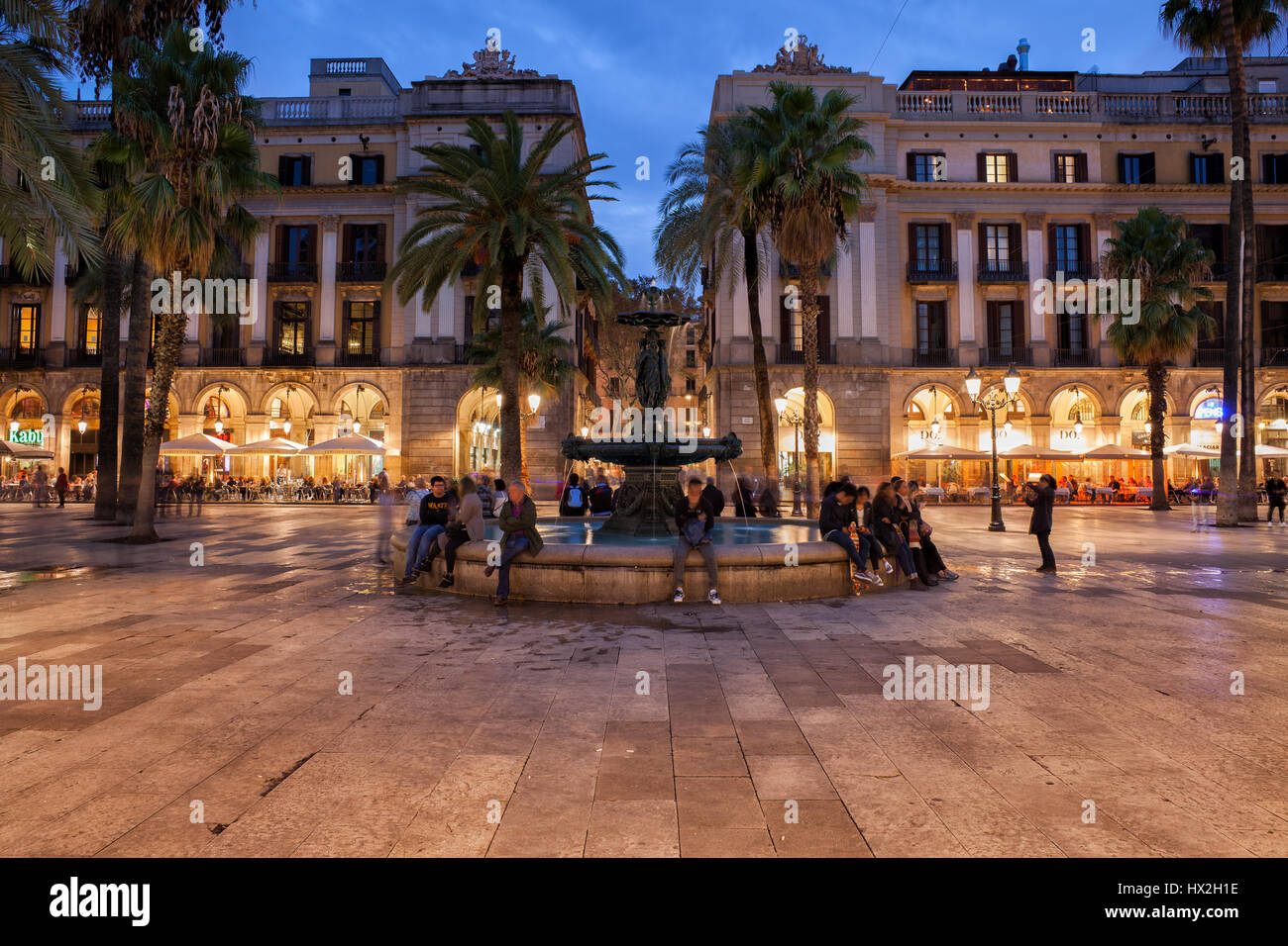 Fountain on Placa Reial in Barcelona at night, Royal Square in historic ...