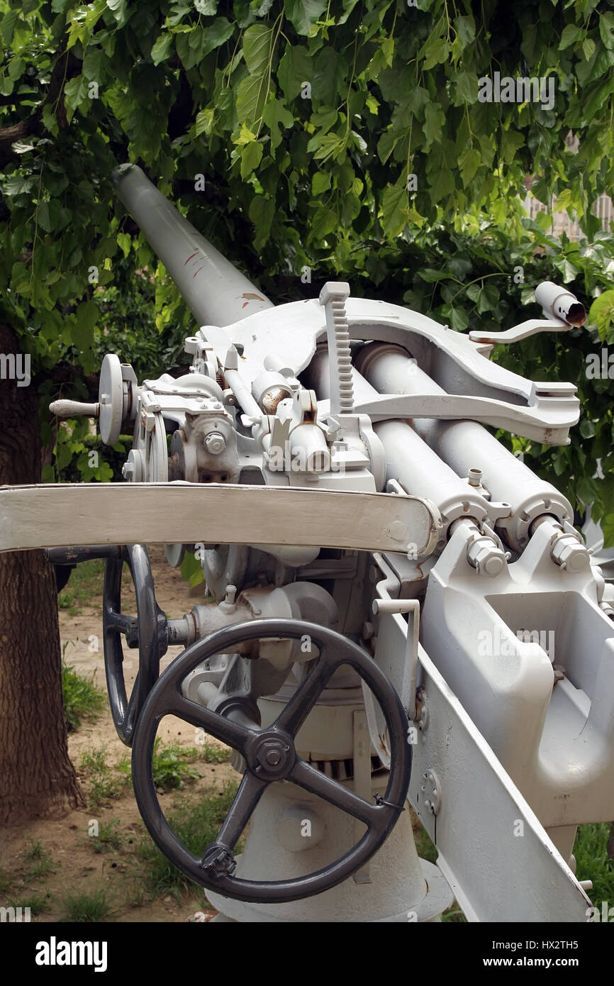 Obsolete cannon. Second world war cannon Stock Photo - Alamy