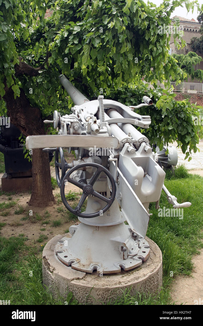 Obsolete cannon. Second world war cannon Stock Photo - Alamy