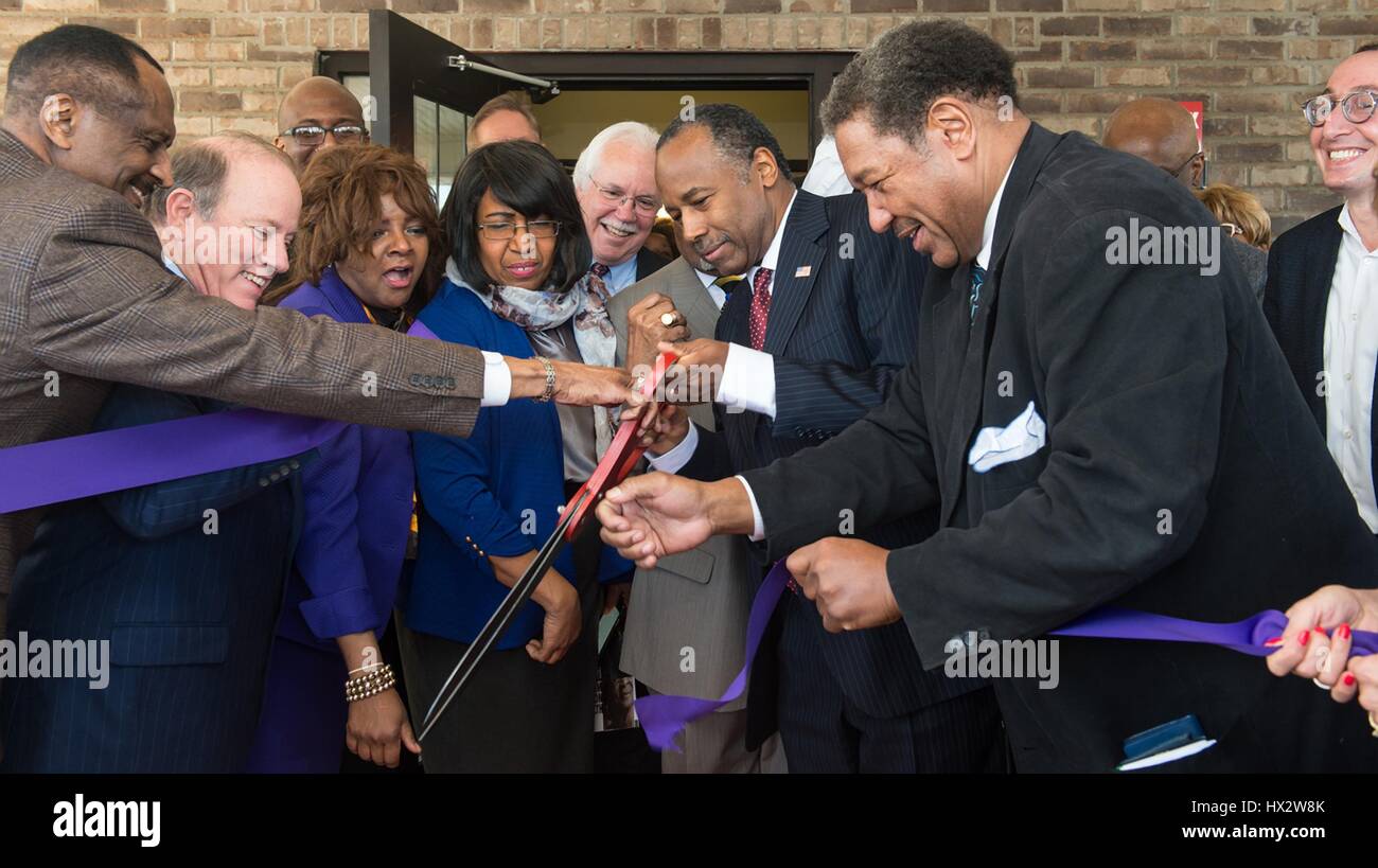 U.S. Secretary of Housing and Urban Development Ben Carson and wife ...