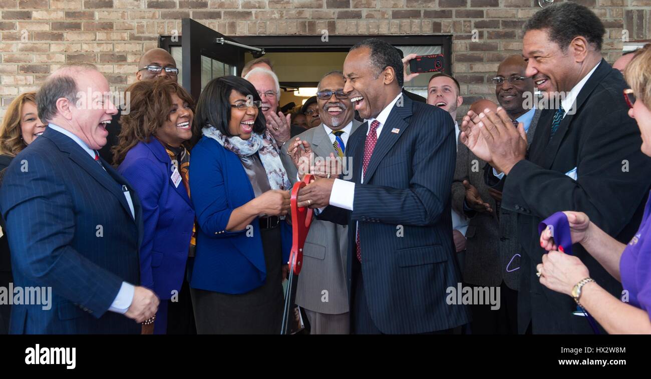 U.S. Secretary of Housing and Urban Development Ben Carson and wife ...