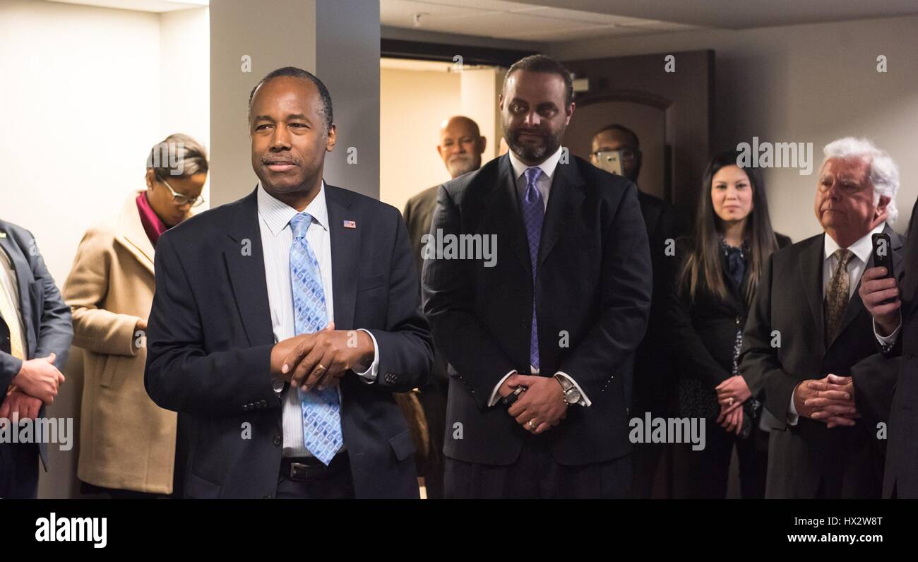 Secretary housing and urban development hi-res stock photography and ...