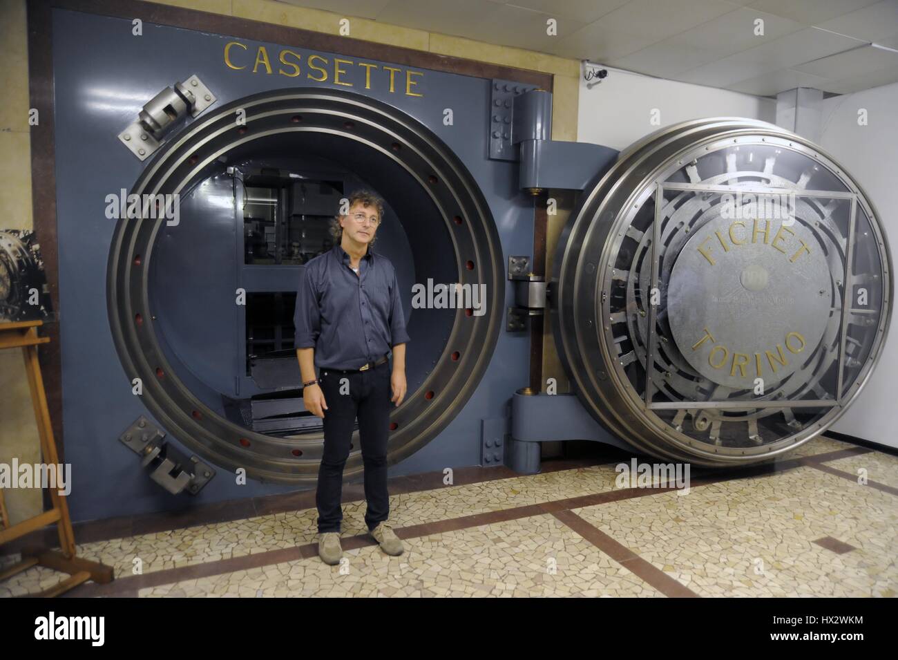 Strong room for valuables hi-res stock photography and images - Alamy