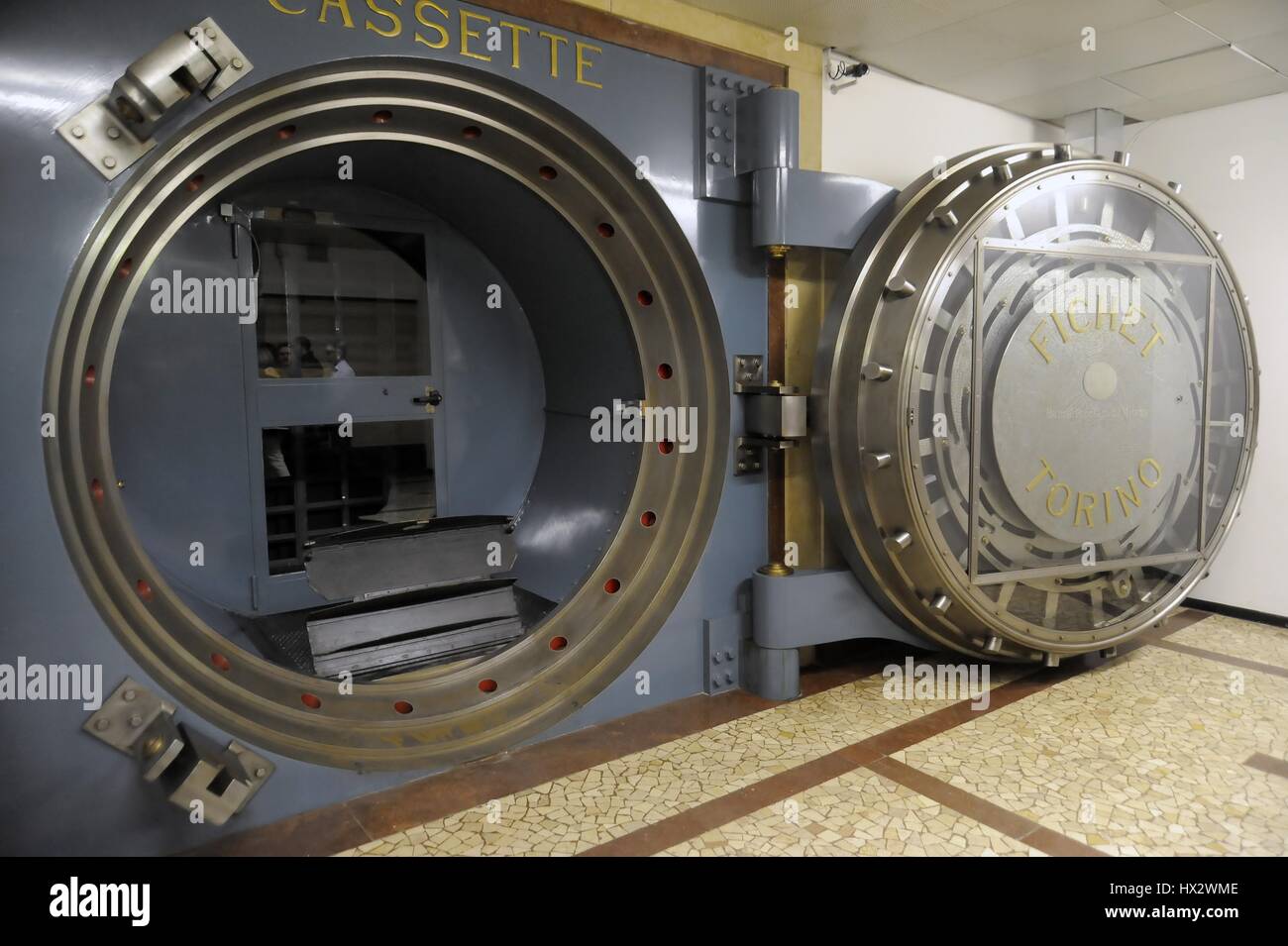 Strong room for valuables hi-res stock photography and images - Alamy