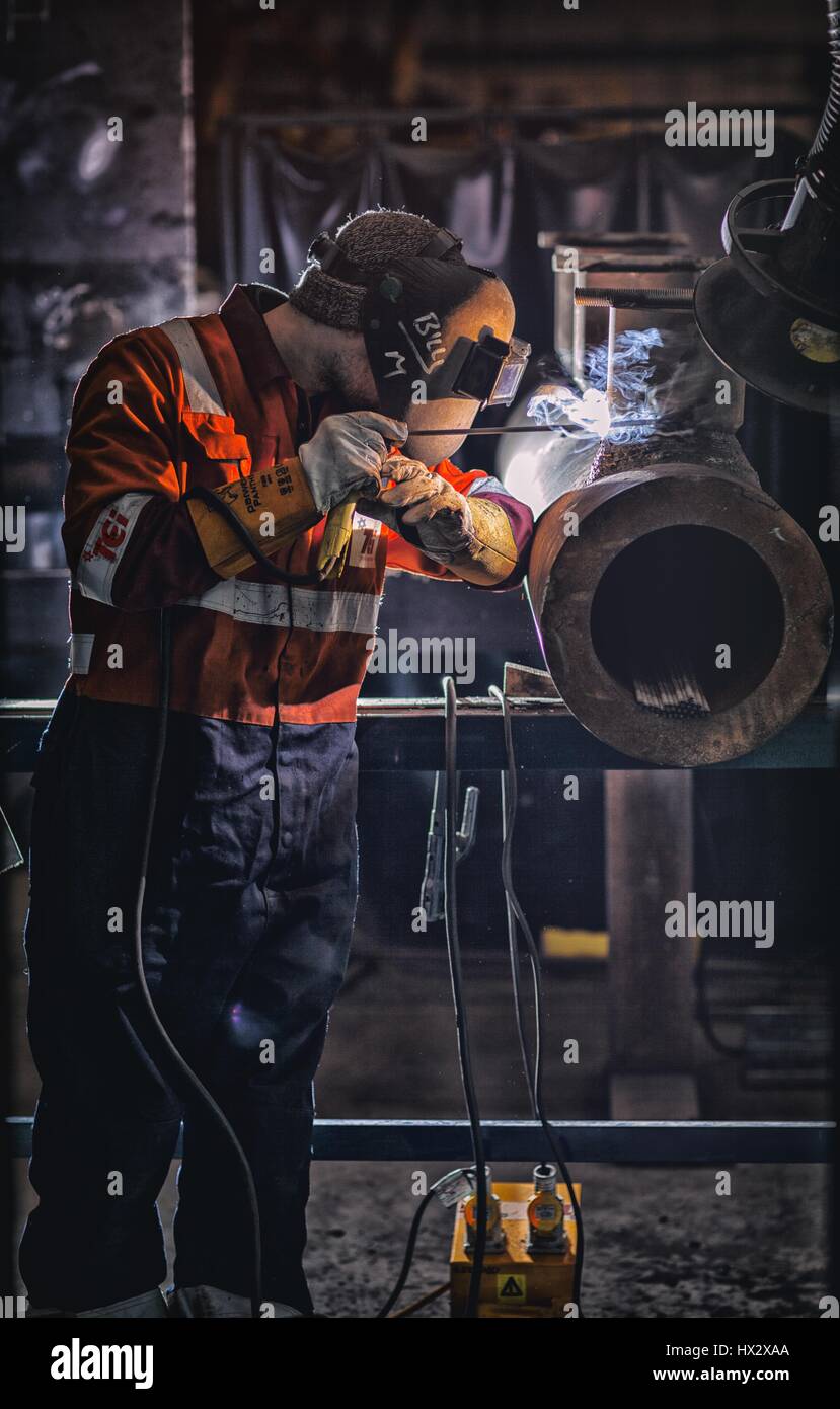 Welder at work Stock Photo - Alamy