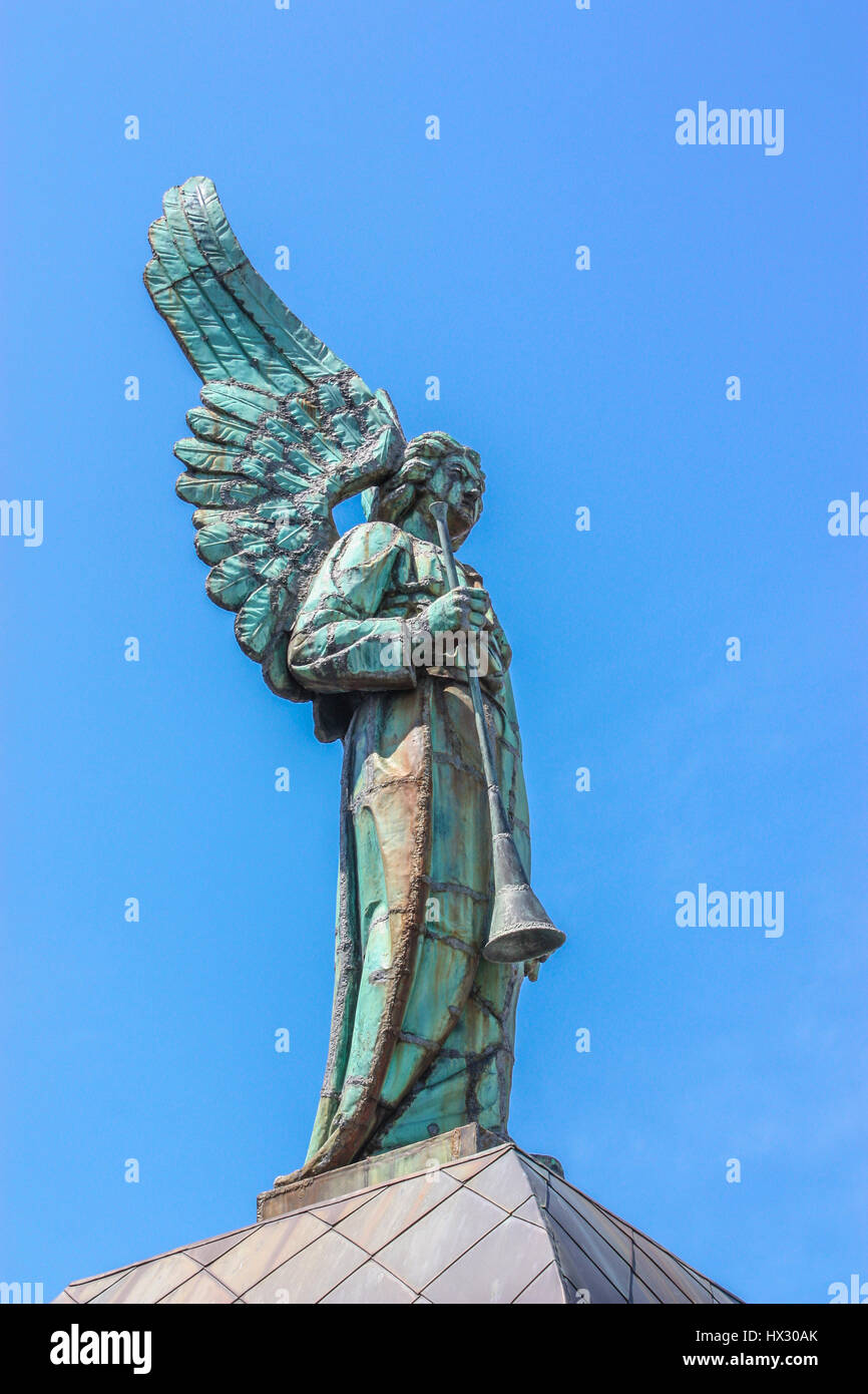 Montreal angel statue hi-res stock photography and images - Alamy