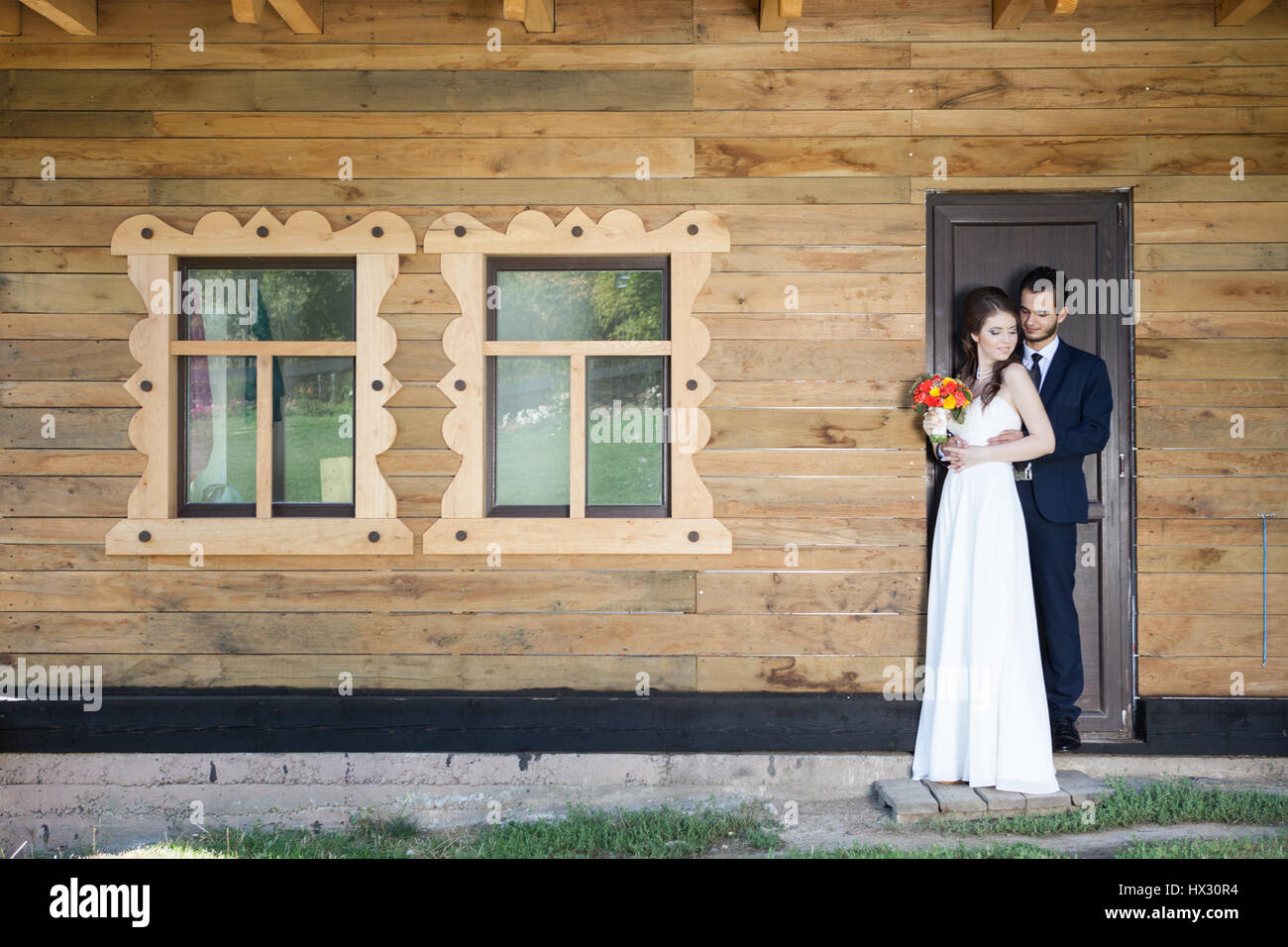 Bride and groom in wedding photo. Just married couple Stock Photo - Alamy