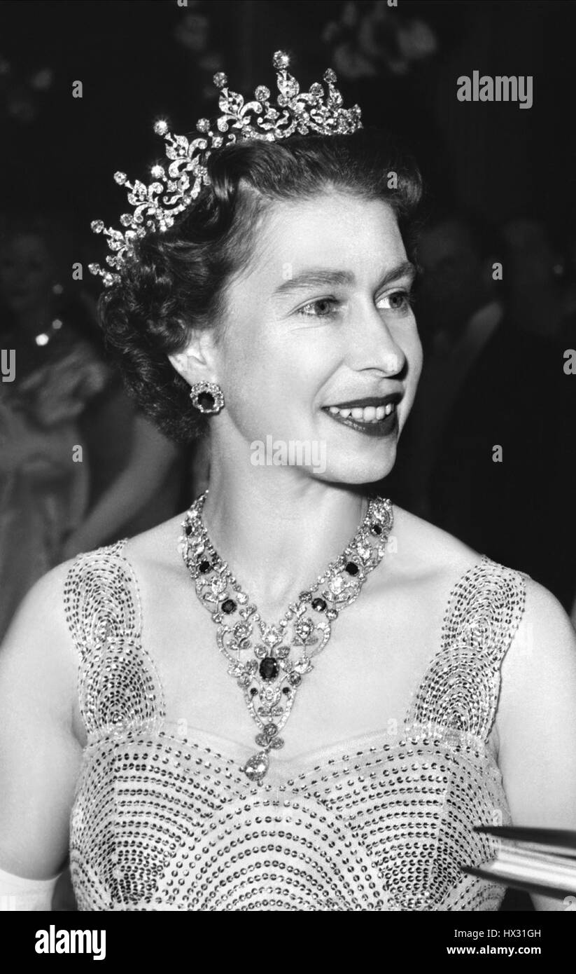 Queen elizabeth ii crown hi-res stock photography and images - Alamy