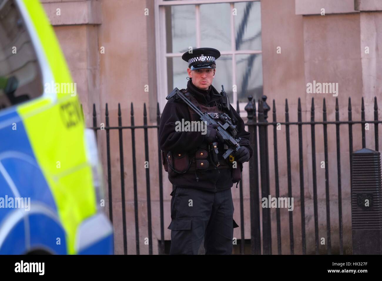 Armed police guard houses parliament hi-res stock photography and ...