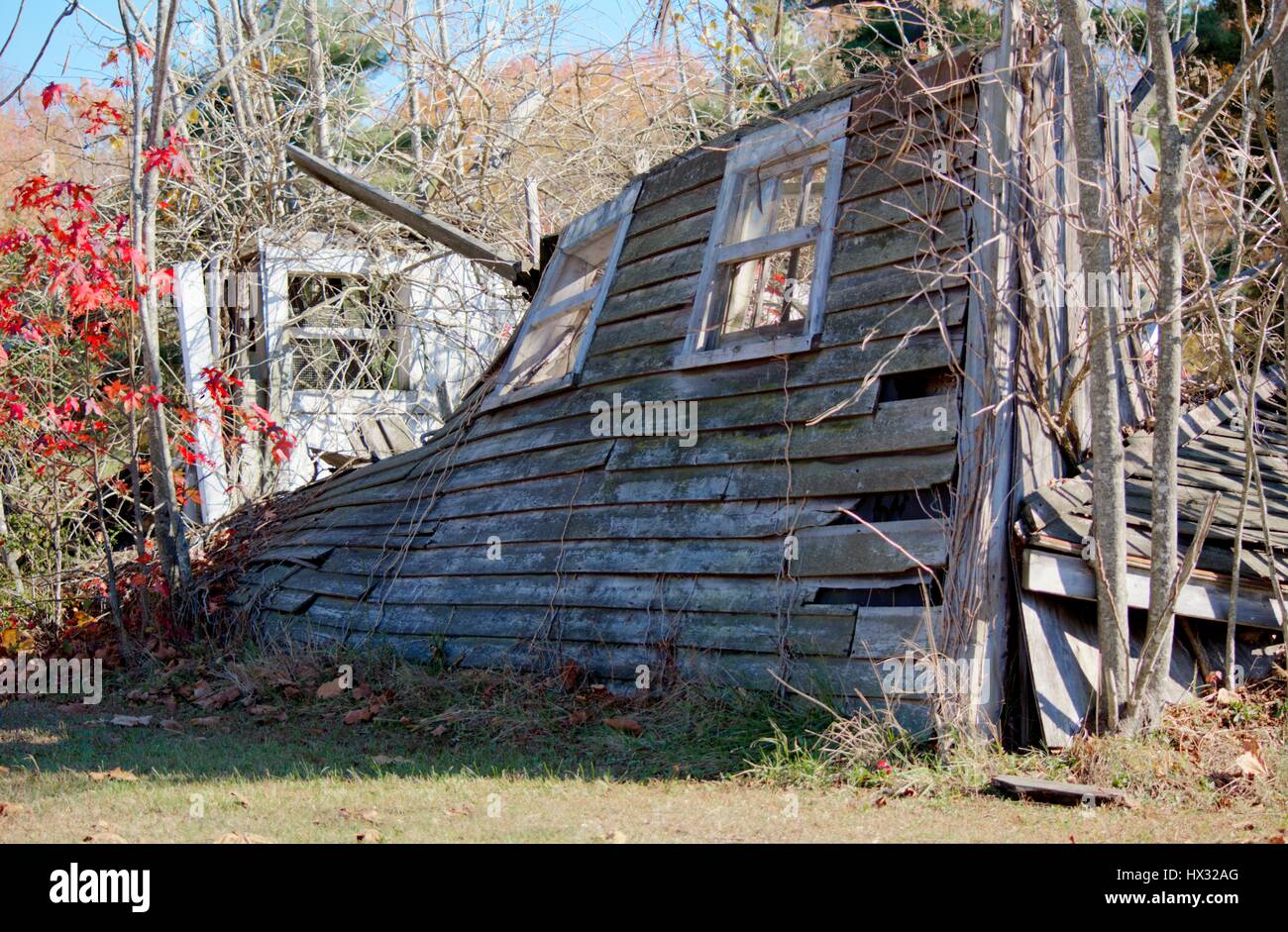 House falling down hi-res stock photography and images - Alamy