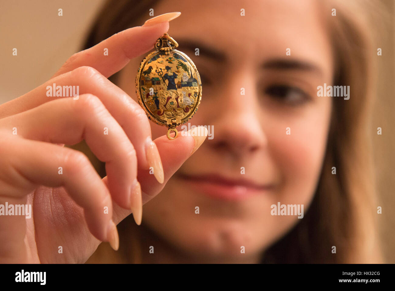 Scottish jewellery hi-res stock photography and images - Alamy