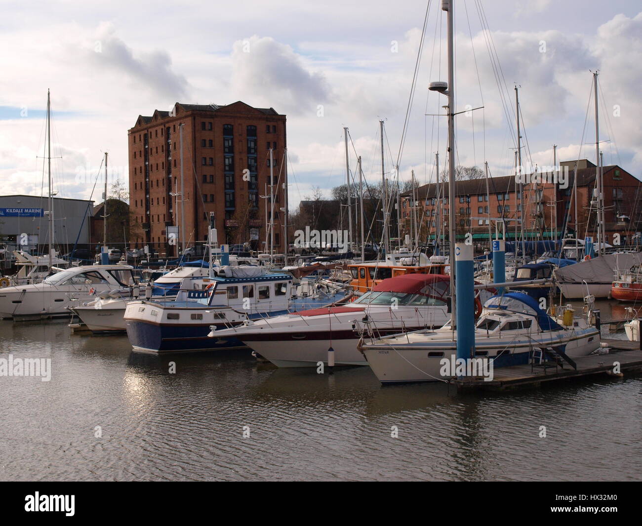 Views around Hull Marina Stock Photo - Alamy