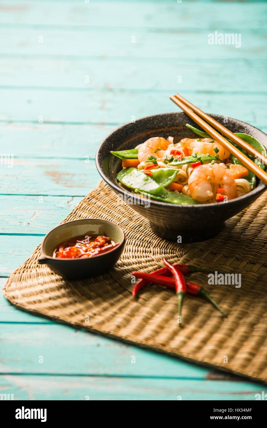 Spicy Noodles with Tiger Prawns and Snow Peas Stock Photo - Alamy