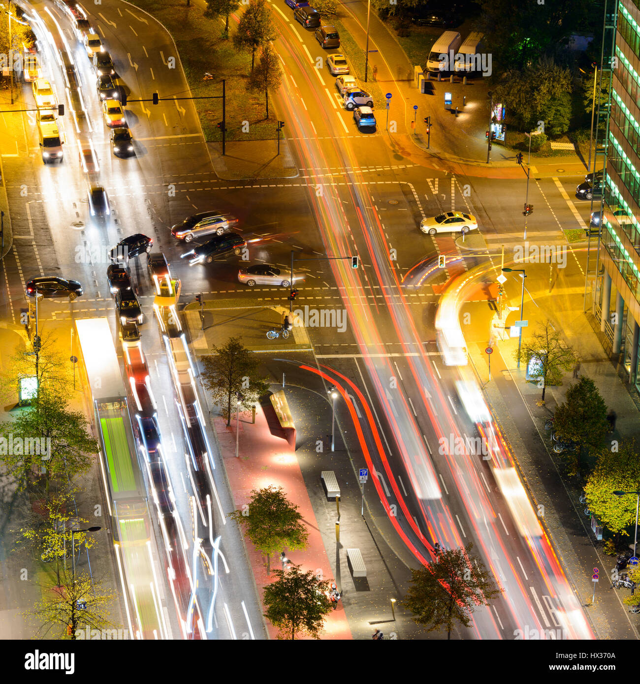 Green traffic light at night hi-res stock photography and images - Alamy