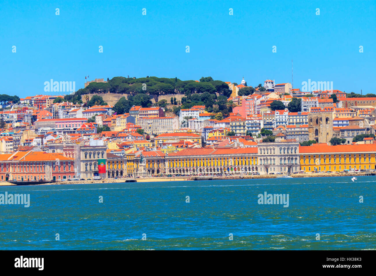 Cacilhas lisbon hi-res stock photography and images - Alamy
