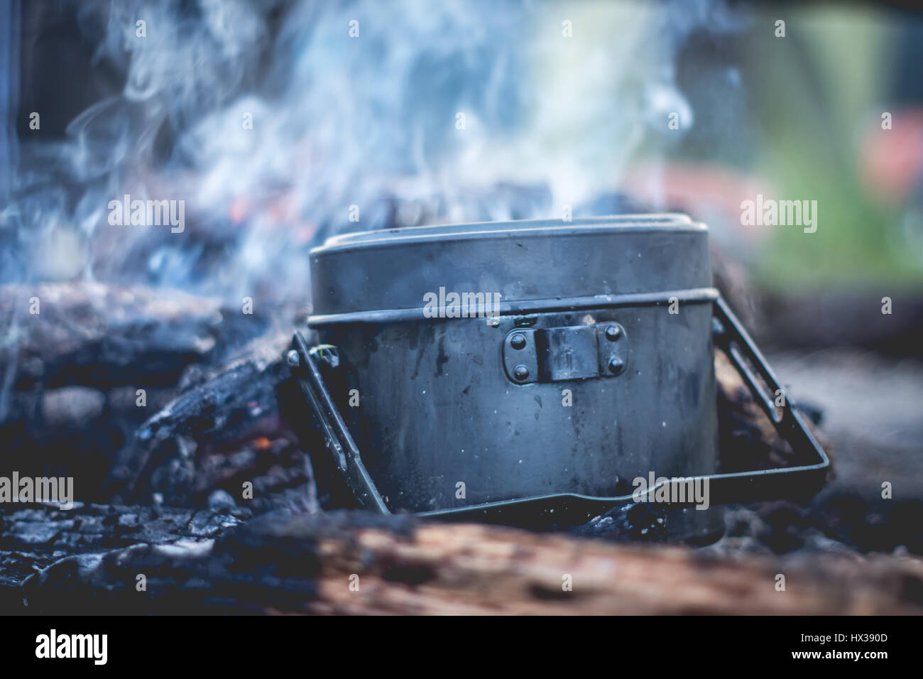 Army cooking pot hi-res stock photography and images - Alamy