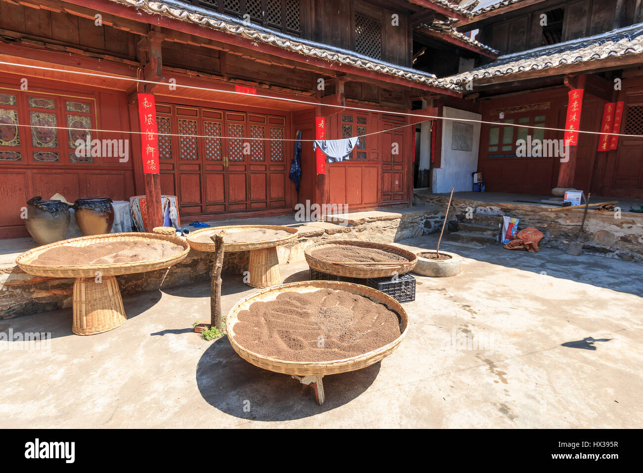 Courtyard of a Chinese farmhouse Stock Photo - Alamy
