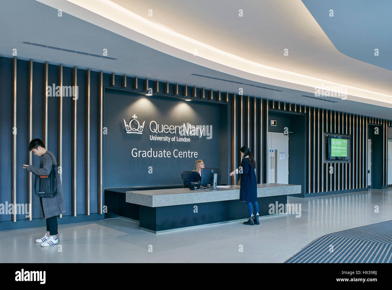 University reception desk hi-res stock photography and images - Alamy