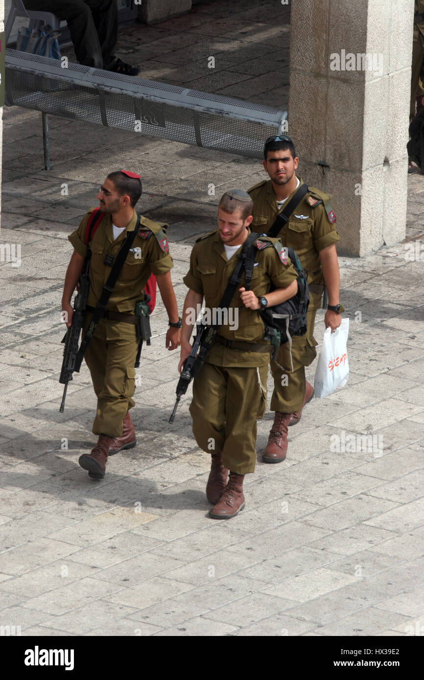Israeli border police hi-res stock photography and images - Alamy
