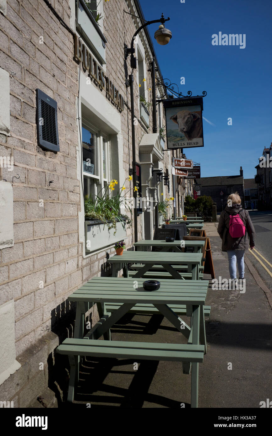 Castleton pub hi-res stock photography and images - Alamy