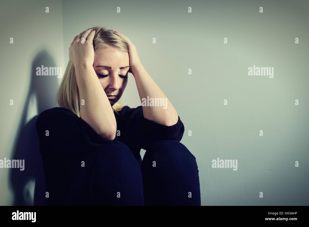 Women crying sad hi-res stock photography and images - Alamy