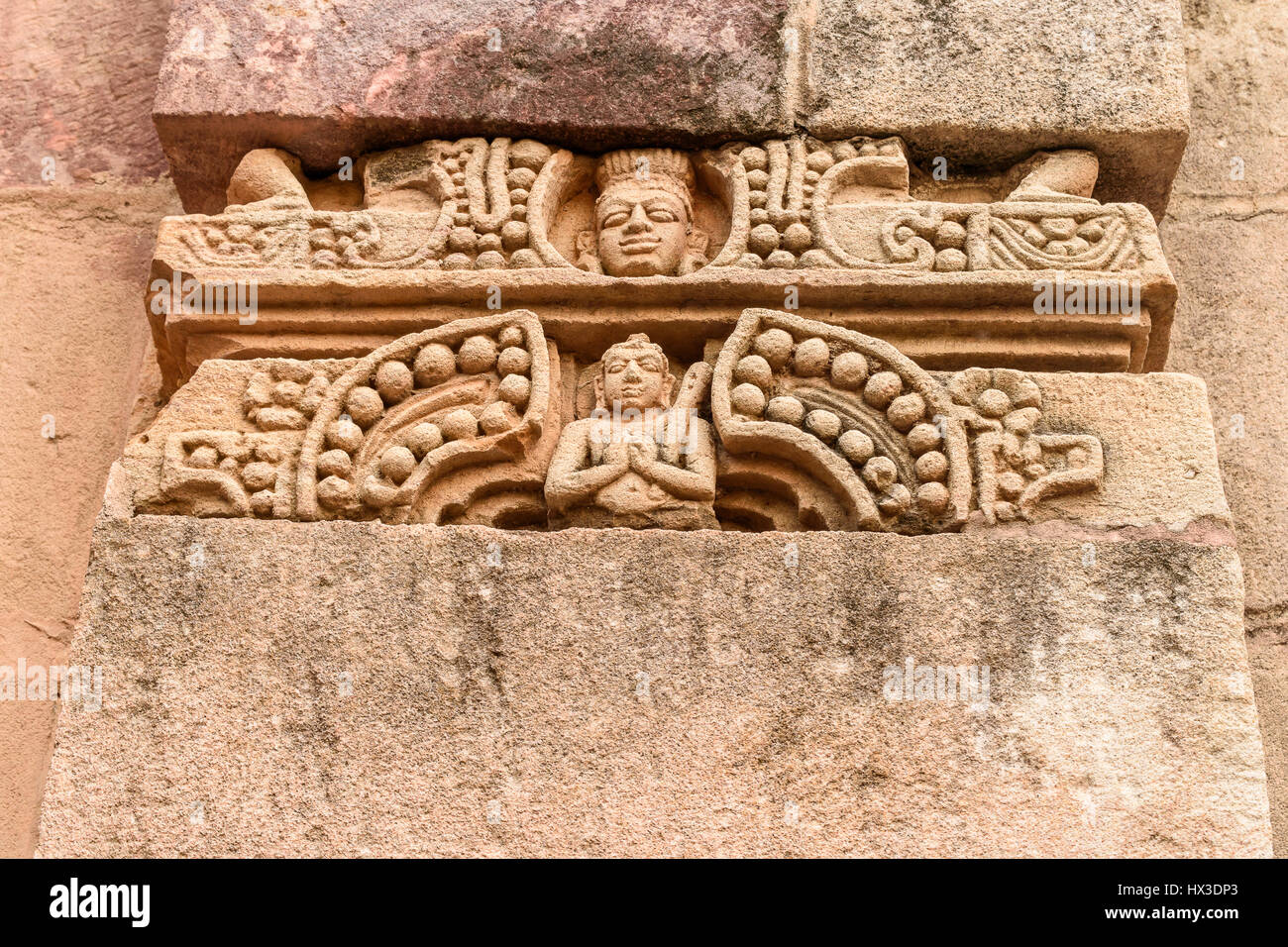 Terracotta elephant statue hi-res stock photography and images - Alamy
