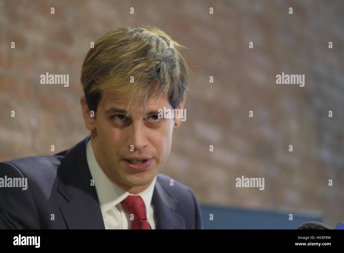 Milo Yiannopoulos holds a press conference In which he quits Brietbart ...