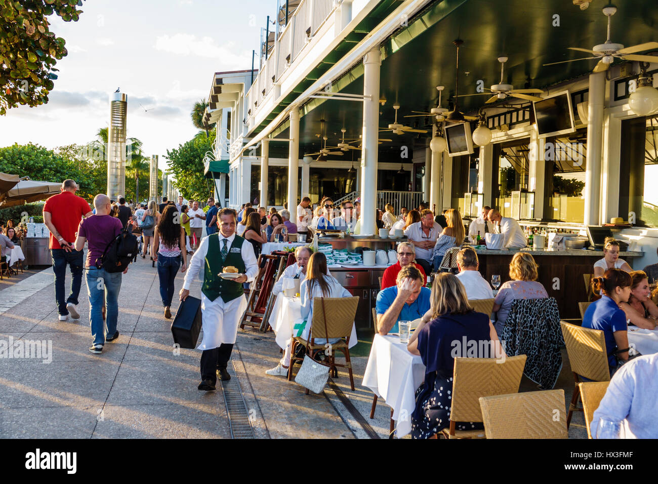Promenade on south beach hi-res stock photography and images - Alamy