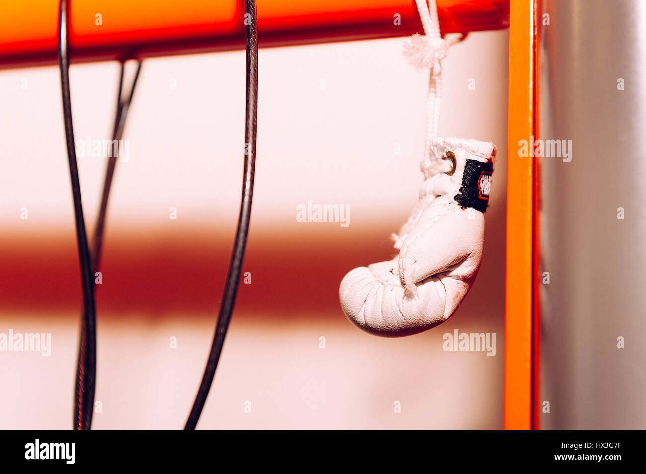Boxing gloves hanging string hi-res stock photography and images - Alamy