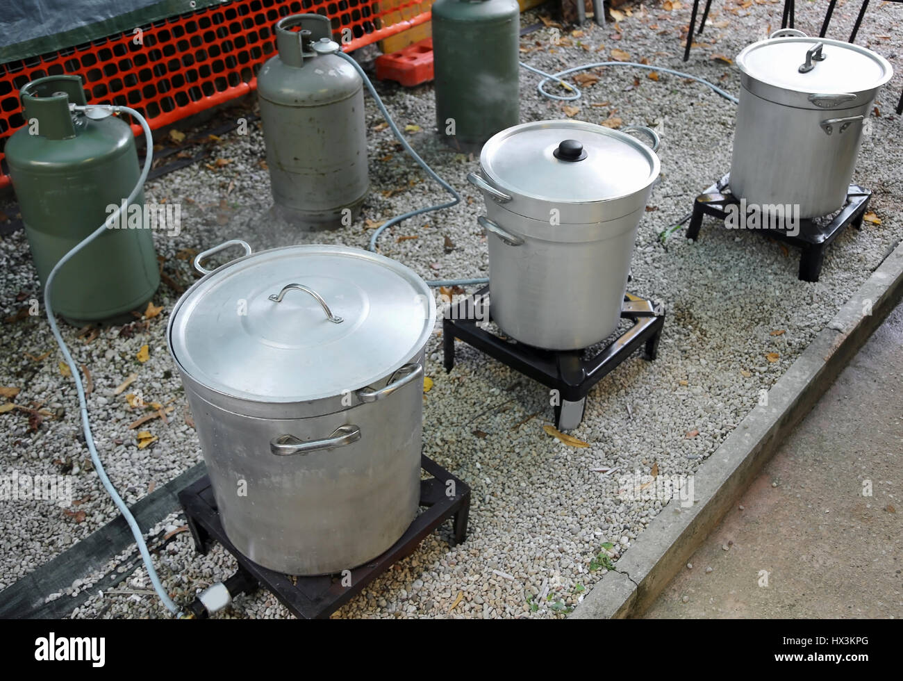 Kitchen serving food in homeless hi-res stock photography and images ...