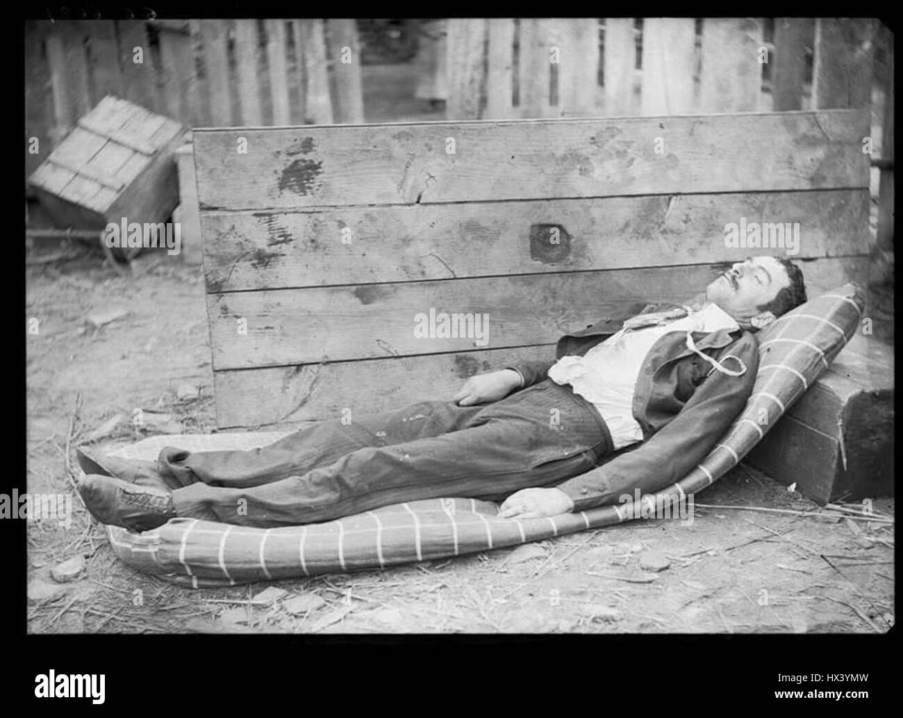 Homme endormi hi-res stock photography and images - Alamy