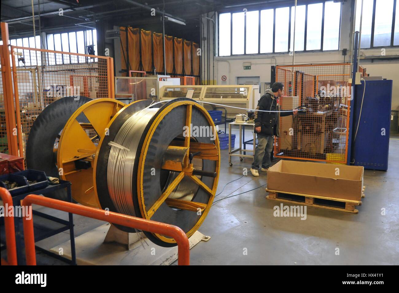 Automotive industry car production plant hi-res stock photography and ...