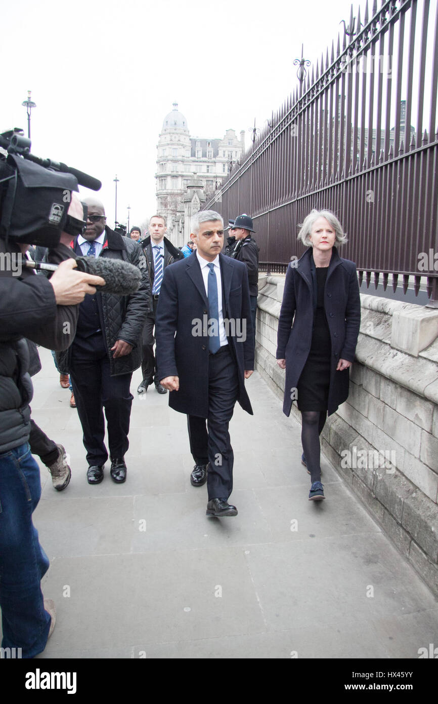 London mayor sadiq khan with officers hi-res stock photography and ...