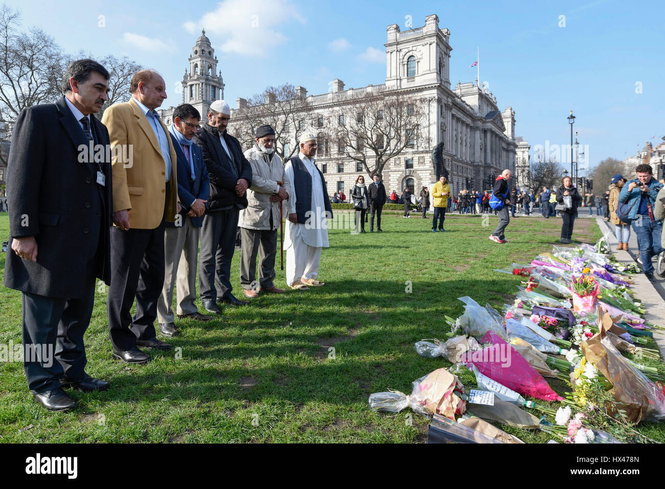 Pakistan community centre hi-res stock photography and images - Alamy