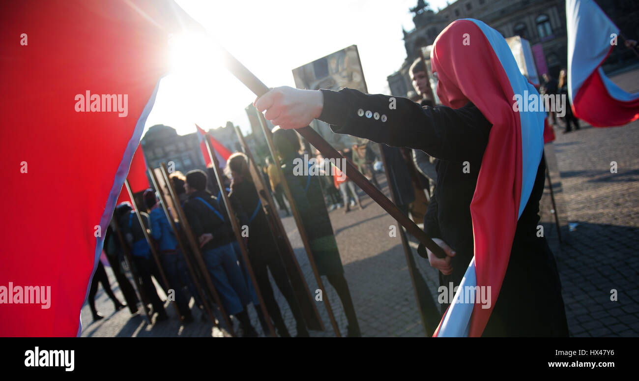 Dresden, Germany. 24th Mar, 2017. Participants of a so-called "Mirror ...